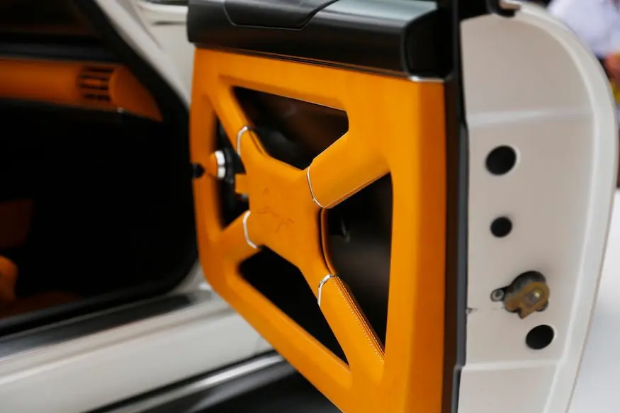 The Singer DLS — top of Porsche 911 customisation | Colors of Speed